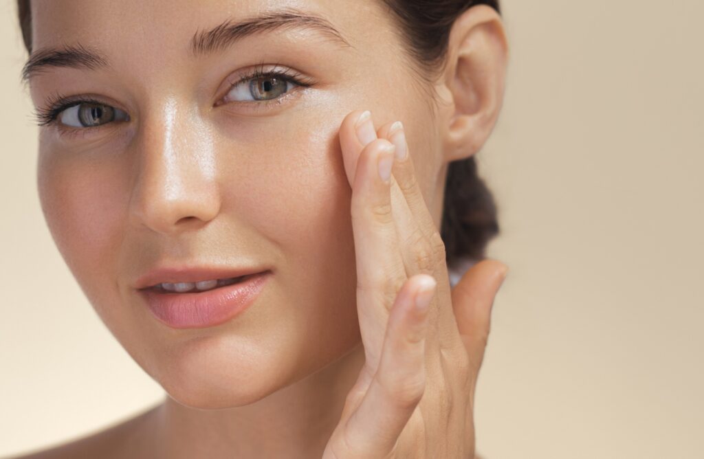 Acide hyaluronique pommettes à Dijon | Centre Médical Laser